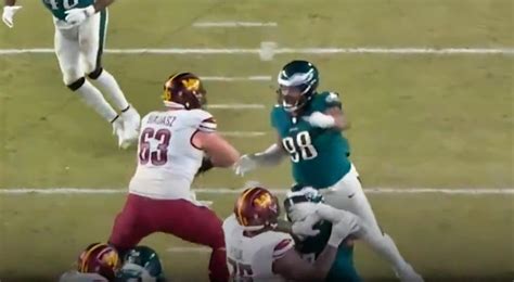 Video Eagles Superstar Jalen Carter Punched Commanders Ol Tyler