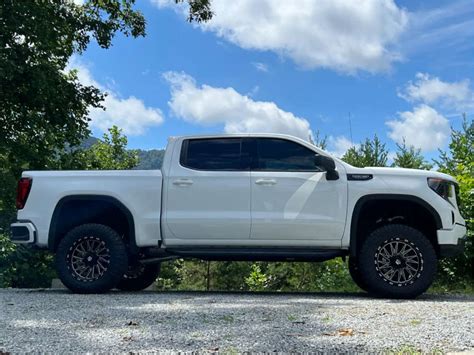 2022 Gmc Sierra 1500 With 20x10 19 Tis 547bm And 35125r20 Nitto