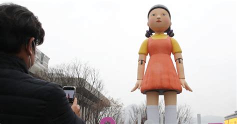 [포토]광화문에 오징어게임 영희