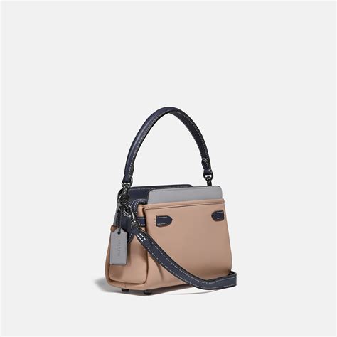 Tate 18 Crossbody 斜側揹包 采盟免稅預訂網