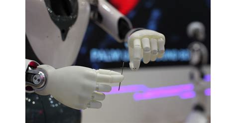 Cloudminds Technology Launches Its Cloud Based Intelligent Service Robot Xr 1