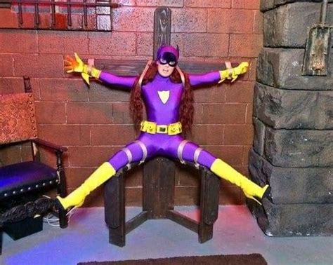 Pin By John On Batgirl Cosplay Batgirl Cosplay Comic Pictures Best