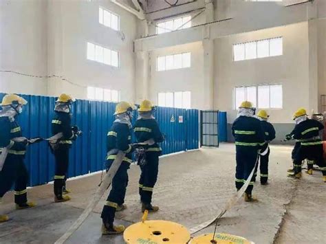 胶州大队联合多部门开展“512”防灾减灾主题宣传活动暨消防应急疏散演练救援