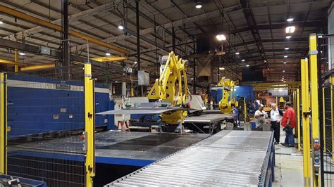 Robotic Palletizing Systems Are They Right For Your Operation Tw Automation