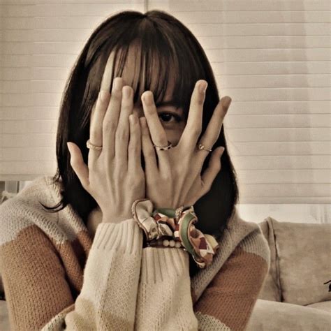 Lisa Vintage Lalisa Manoban Hand Veins Black Pink