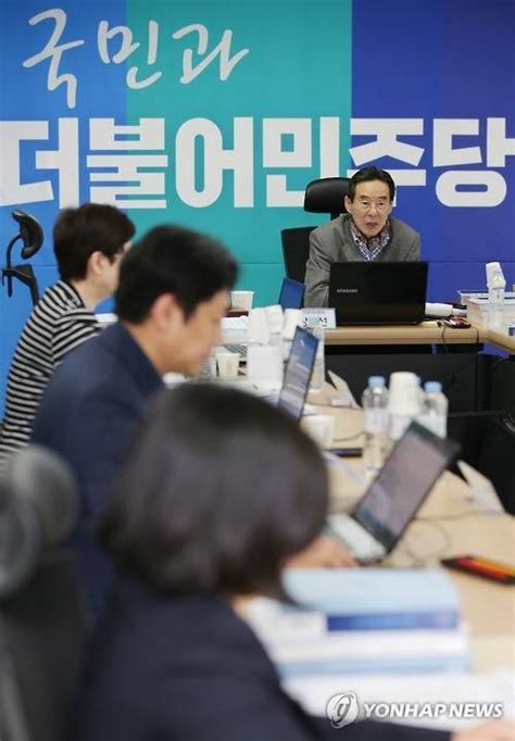 질문하는 더불어민주당 홍창선 공관위원장