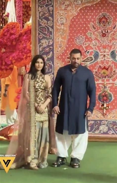 Celebs Orry At Ambani Ganpati Darshan🙏🏻 R Bollyblindsngossip