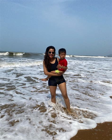 अथांग समुद्र लेकाबरोबरची मस्ती अन् उर्मिला निंबाळकरचा व्हेकेशन