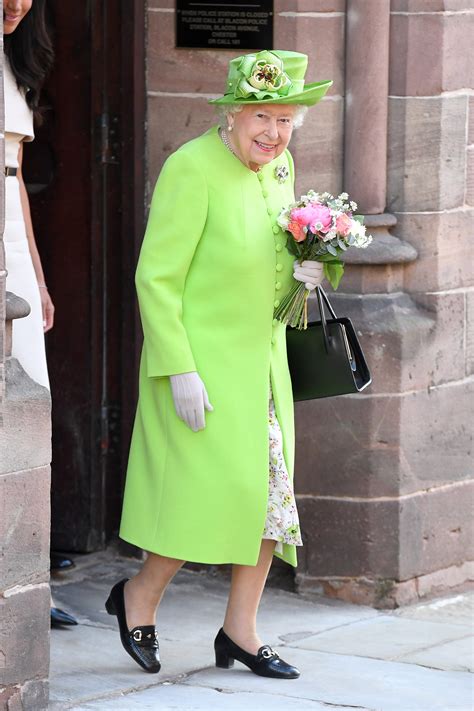 Queen Elizabeths Best Style Moments Over The Years Queen Elizabeth