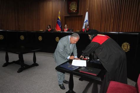 Venezuelas Electoral Council Delivers The Minutes Of Presidential