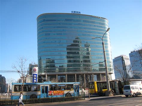 北京朝陽門 3月13日，北京的早上罕有地出現藍天，值得拍下這個沒有污染的情景。圖為中國海洋石油大樓。 Kevin Li Flickr