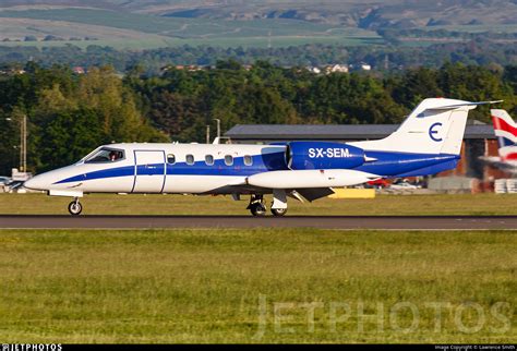 Νυχτερινή αεροδιακομιδή με Lear Jet για Αγγλους τουρίστες απο το