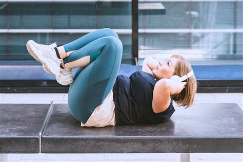 Premium Photo Curvy Young Woman In Sportwear Workout Plus Size Girl