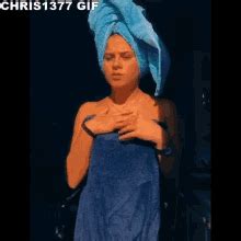 Girl Drops Towel S Tenor