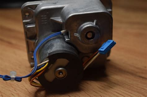 Koračni Motor