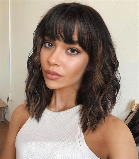 Veally Short Wavy Bob Wigs With Bangs For Women Black