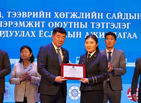 Зам тээврийн хөгжлийн сайдын нэрэмжит тэтгэлгийг 97 оюутанд гардууллаа