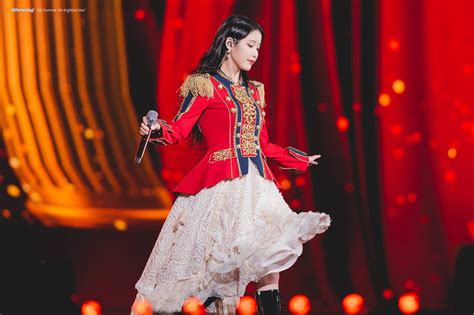 아이유 잠실 콘서트 사진들