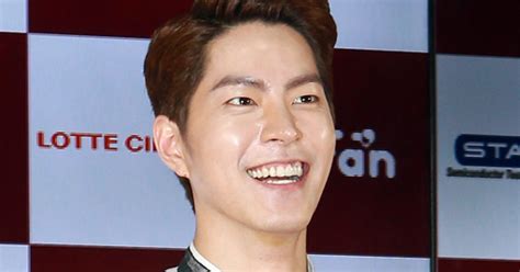 [포토엔]홍종현 잘생겼다~ 女팬들 환호성에 함박웃음