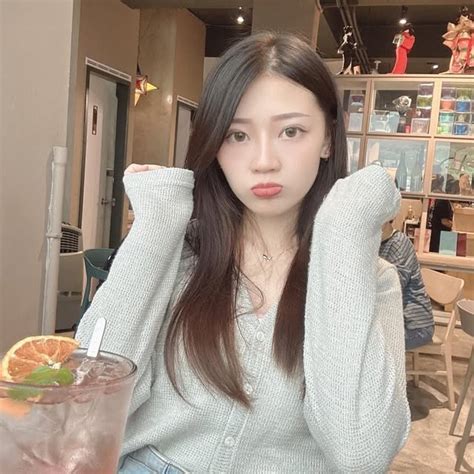 Shan Shan Shan011533 • Threads Say More