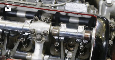 자동차 엔진의 클로즈업 사진 Unsplash의 무료 과학산업박물관 이미지