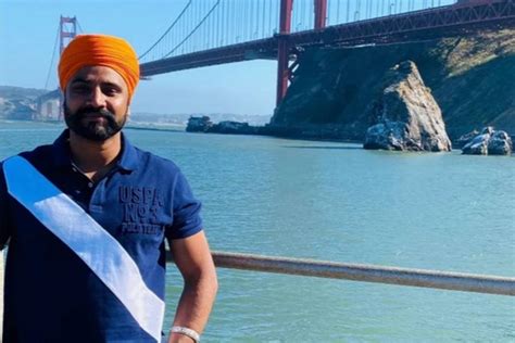 8 ਸਾਲਾ ਅਮਰੀਕਰਨ ਕੁੜੀ ਨੂੰ ਬਚਾਉਣ ਲਈ ਆਪਣੀ ਜਾਨ ਗਵਾਉਣ ਵਾਲੇ ਸਿੱਖ ਕਿਸਾਨ ਮਨਜੀਤ ਸਿੰਘ ਨੂੰ ਮਿਲਿਆ ਕਾਰਨੇਗੀ