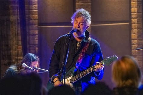 Review Glen Hansard Celebrates Chicago Connection And Community In