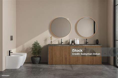 베이지색 벽 이중 거울이 있는 대리석 세면대 회색 콘크리트 바닥이 있는 현대적인 욕실 인테리어 현대적인 가구를 갖춘 미니멀한 욕실 나무와 풍경 전망을 내려다보3d 렌더링