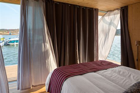 Friday Develops Modular Floating House For Weekend Getaways