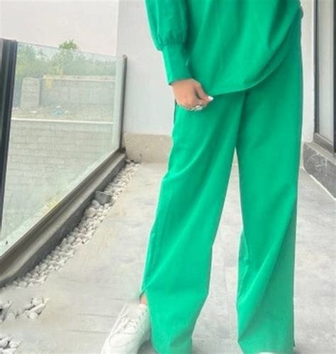 ۳۰ مدل شلوار لنین مام فیت جدید ۱۴۰۲ ؛ برای خانم های اهل مد و به روز