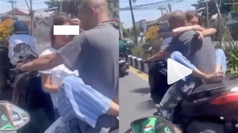 Kolongtol: Viral Video Sejoli Bule Mesra di atas Motor Berkendara di Bali, Warganet Geram ...