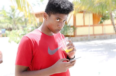 A Closer Look At The Pros And Cons Of Using Wi Fi Vs Cellular Internet AnnMarie John