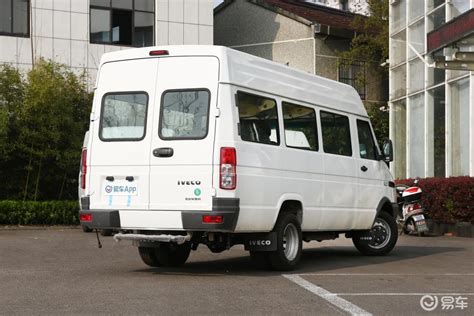 【依维柯得意2020款客车 A40 2 5t 手动 中顶双胎 5 9座 国vi侧后45度车头向右水平汽车图片 汽车图片大全】 易车