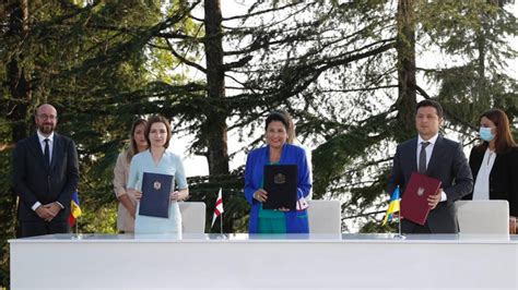 ასოცირებულმა ტრიომ ხელი მოაწერა ბათუმის სამიტის დეკლარაციას Netgazeti • აღმოსავლეთ პარტნიორობა