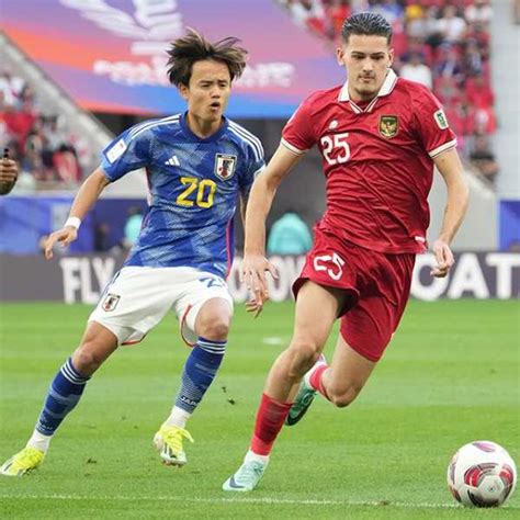 サッカー選手さん、うっかり審判に触られて痛いンゴをしてしまう
