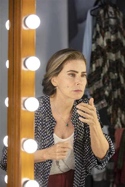 Maitê Proença Surpreende Ao Surgir Morena Na Web Famosos Extra