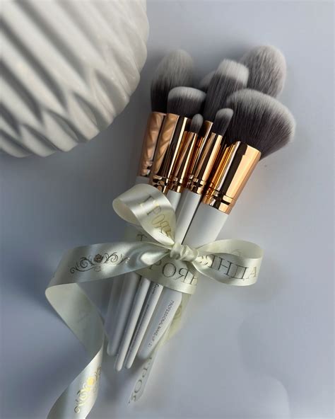 Декоративна та доглядова косметика Парфуми Аксесуари ПІДКАЖИ КОХАНОМУ ЩО КРАЩИЙ ПОДАРУНОК