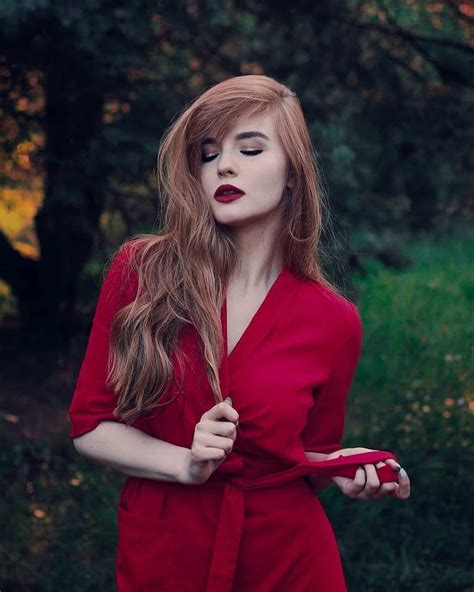 Irina Khara Scrolller