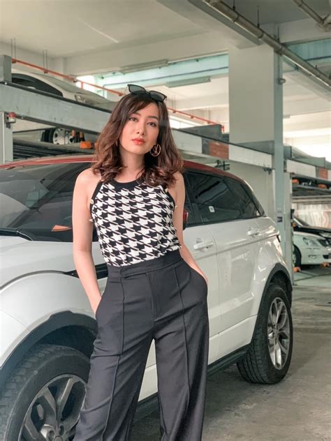 ညို့အားပြင်းတဲ့ အကြည့်တွေနဲ့ အလန်းစားဖက်ရှင်တွေဝတ်ပြီး ခပ်မိုက်မိုက် ပို့စ်ပေးကာ အလှပိုနေတဲ့