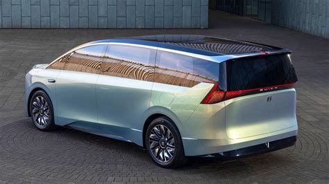 “디자인은 기가 막히네” 스타리아는 비교도 안 된다는 럭셔리 미니밴 등장 토픽트리