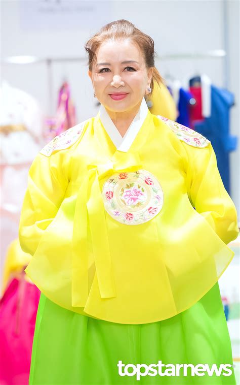 장미화 ‘샛노랑 한복 미모 박술녀 포토콜 [hd포토] 최규석 기자 톱스타뉴스 엔터 방송