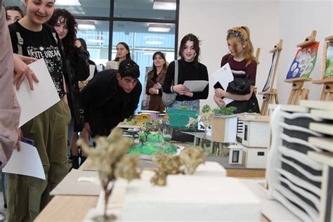 Eeu ში სკოლის მოსწავლეებისთვის გაიმართა საჯარო ლექცია თანამედროვე არქიტექტურა” და სტუდენტთა