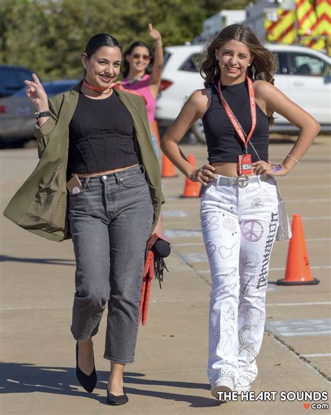 Swifties Fashion Looks In Texas The Heart Sounds