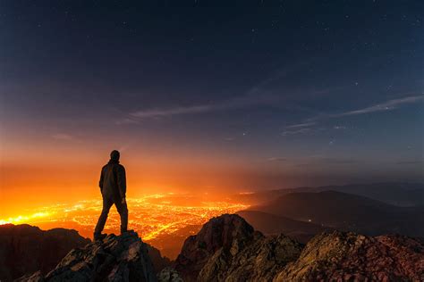 Мужчина со спины в горах 56 фото