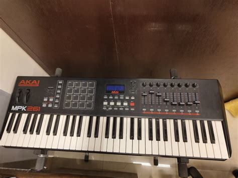 Buy Used Akai Mpk Midi Keyboard With Stand Online Bajaao Used Gear