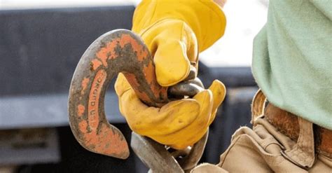 pinch points and hand injuries safety toolbox talk for teams