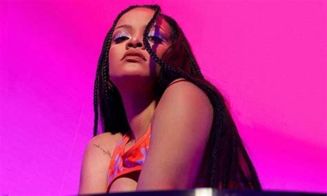 Rihanna Shows Off Her Sex Appeal See Photos Yardhype