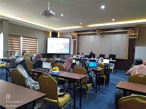Workshop Penulisan Artikel Ilmiah Oleh Lemlit Dosen Putri Uii Dalwa