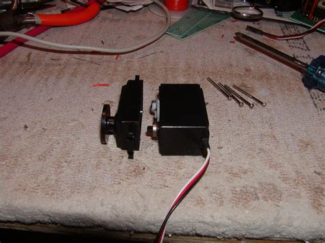 Modify A Futaba S3001 Servo For Continuous Rotation 4 Steps Instructables