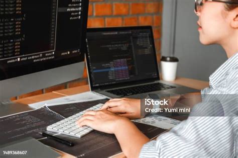 Mengembangkan Programmer Membaca Kode Komputer Pengembangan Desain